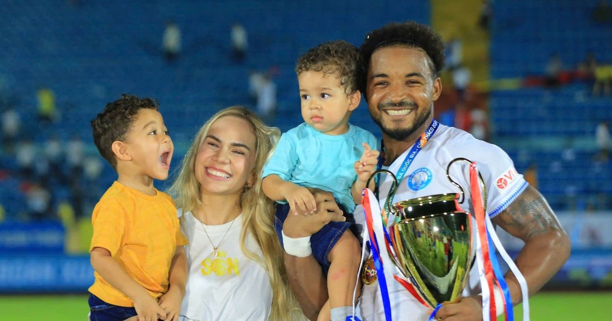 Rafaelson ăn mừng Siêu cúp quốc gia bên vợ con | Báo điện tử An ninh Thủ đô