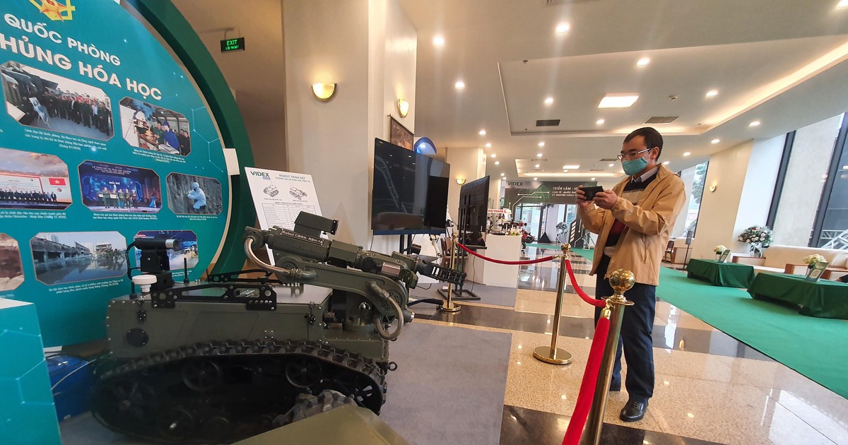 Cận cảnh robot trinh sát, thiết bị áp chế flycam của Quân đội nhân dân ...