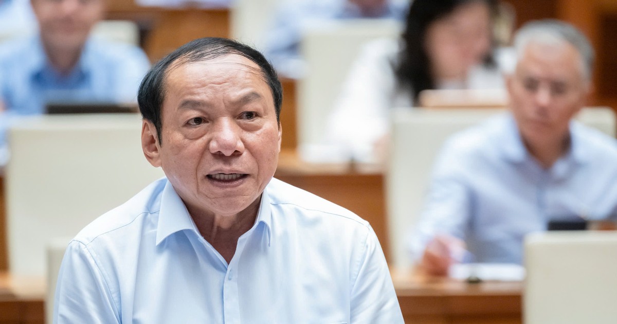 Bộ trưởng Nguyễn Văn Hùng: Đã đề nghị sớm giải tỏa vườn cây, lều quán quanh cột cờ Hà Nội | Báo ...