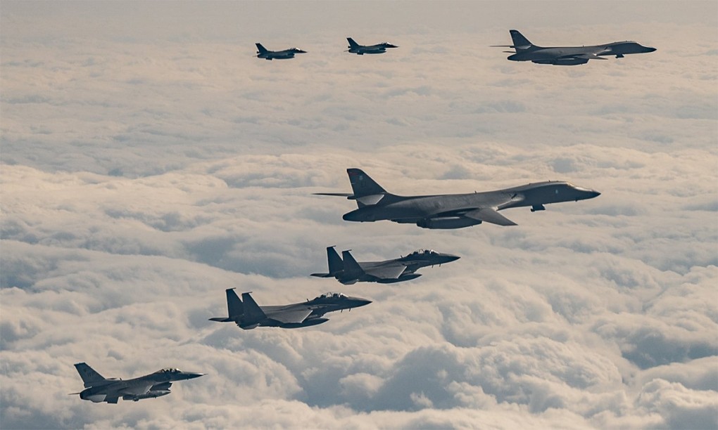 Oanh tạc cơ chiến lược B-1B Lancer Mỹ diễn tập với Nhật Bản, Hàn Quốc ...