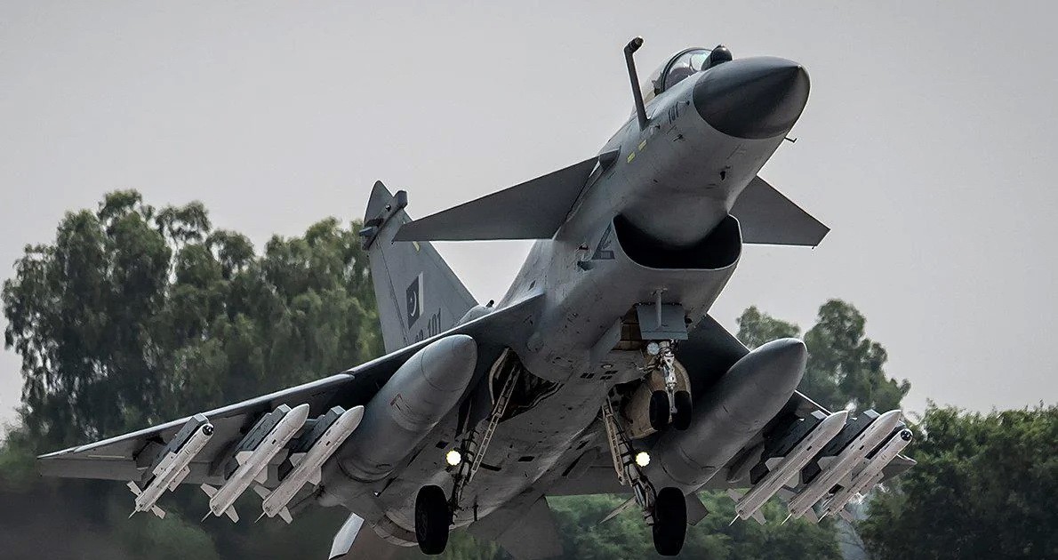 Tiêm kích J-10CE đánh bại bản nâng cấp của F-16 | Báo điện tử An ninh Thủ đô