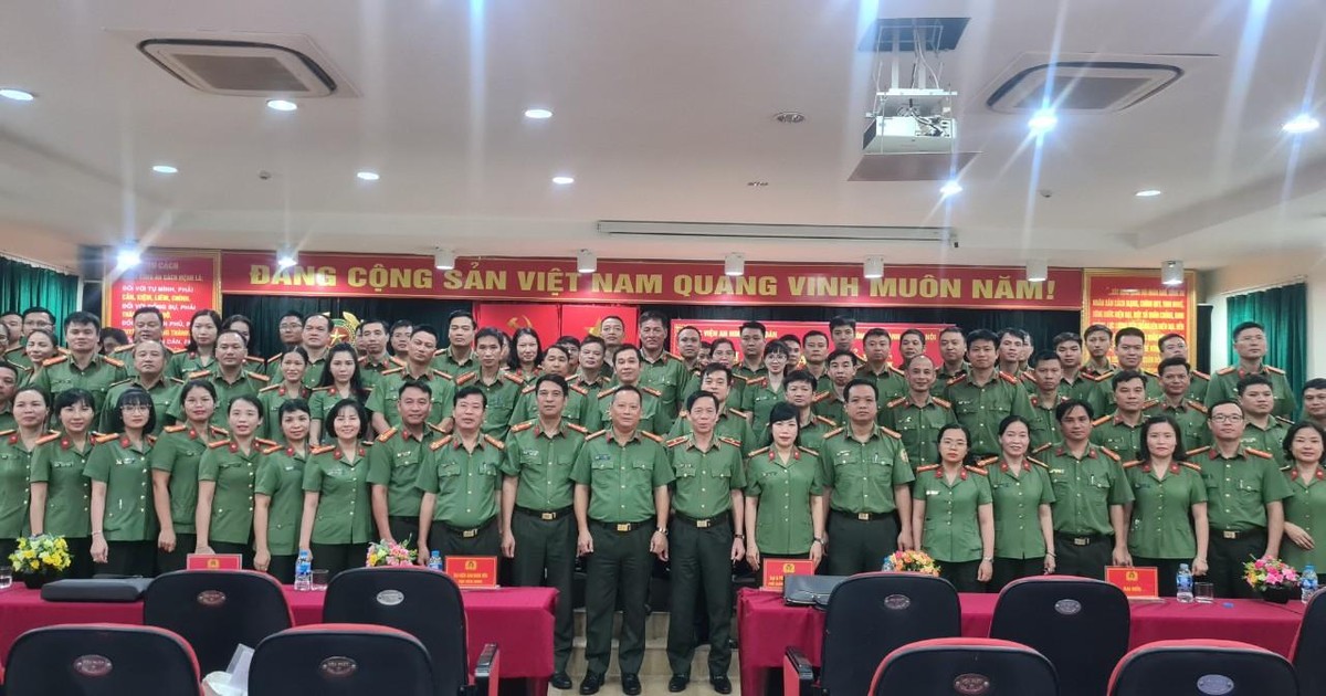 Bồi dưỡng cập nhật kiến thức nâng cao cho chỉ huy cấp đội trong CATP Hà ...