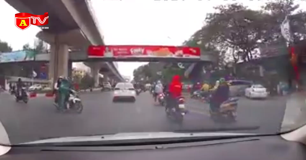 Người đi bộ bất chấp nguy hiểm, sang đường tùy tiện | Báo điện tử An ninh Thủ đô