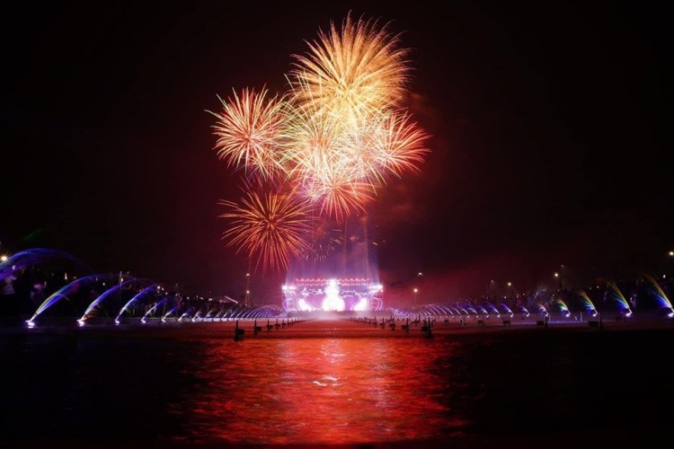 Hà Nam: Mãn nhãn với màn bắn pháo hoa tầm cao đón năm mới | Báo điện tử ...