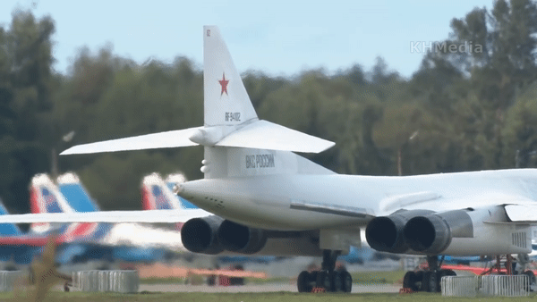 Cặp đôi 'thiên nga trắng' Tu-160 Nga bay qua vùng biển Na Uy | Báo điện tử An ninh Thủ đô