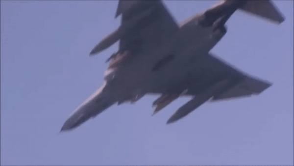 Phi đội F-4E Phantom Hàn Quốc diễn tập 'Voi đi bộ' trước khi từ giã bầu ...