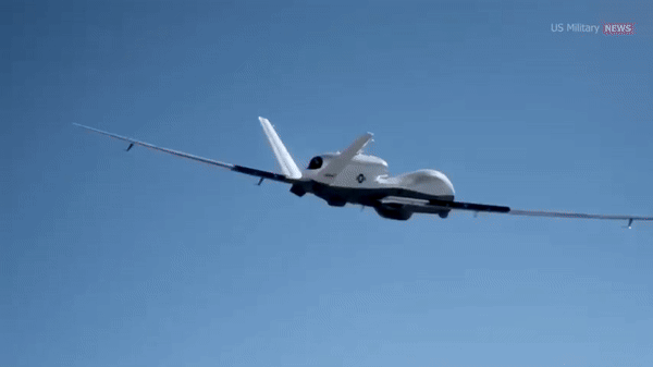 UAV trinh sát 180 triệu USD Mỹ 'phát tín hiệu khẩn' sau khi áp sát ...