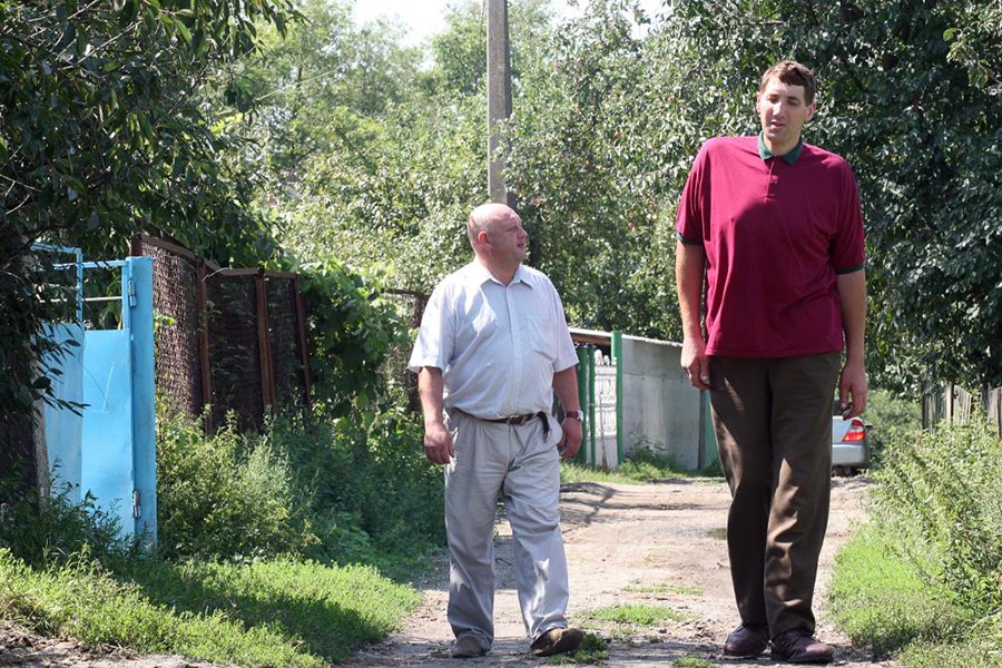 [ẢNH] Những người đàn ông có chiều cao ‘khủng’ nhất thế giới | Báo điện tử An ninh Thủ đô