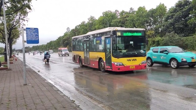 Sử dụng xe quá niên hạn chở khách, buýt Hải Vân bị xử phạt | Báo điện ...