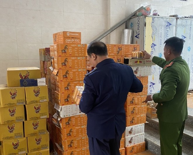 Hà Nội: Tạm giữ trên 200 thùng nước giải khát hết hạn sử dụng | Báo ...