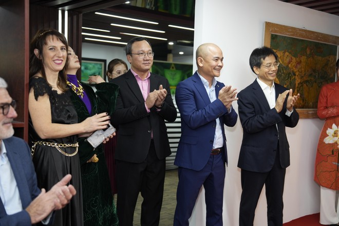 Trưng bày các thiết kế áo dài di sản Việt của nhà thiết kế Ý | Báo điện ...